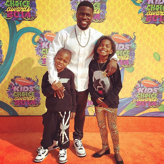 KEVIN HART AND THE FAMILY SHOW OUT AT 27TH KIDS' CHOICE AWARDS